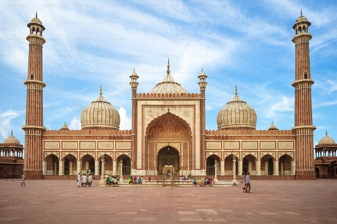 Half day Old and New Delhi Tour on Iconic Landmarks - Authenticity and the Real Delhi