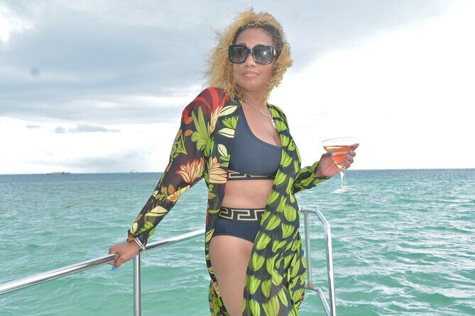 Half-Day Snorkeling Cruise and Natural Pool with Open Bar - Returning to the Beach