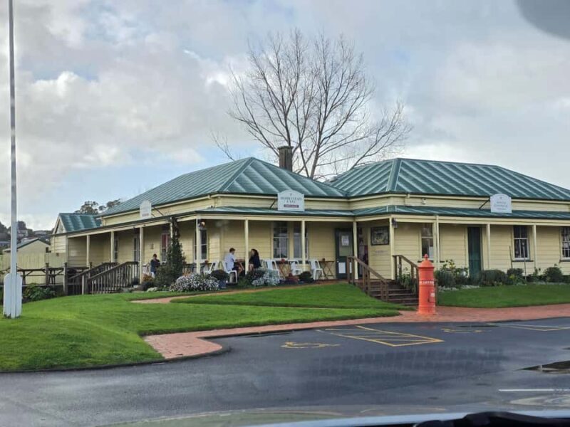 Half-Day Tour - EAST AUCKLAND Explorer & Scenic Ferry Return - Musick Point Peninsula: Clifftop and Wartime History