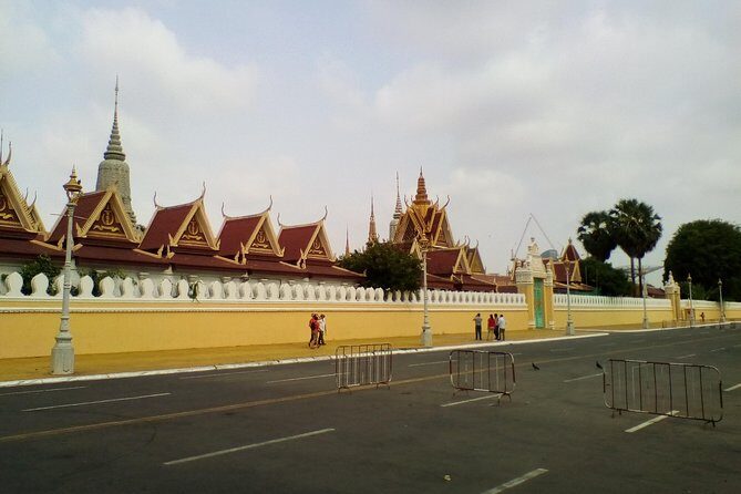 Half Day Tour to Royal Palace, Wat Phnom & Independent Monument - FAQs