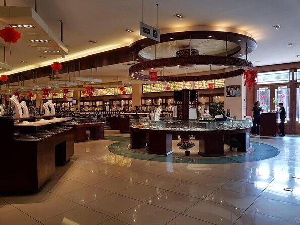 Half Day Tour:Market Shopping Acrobatic Show & Peking Duck dinner - An Authentic Beijing Afternoon: Markets, Peking Duck, and Acrobatics