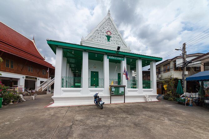 Halfday Private Muslim Selfie Sights Tour with Halal Lunch - Bangkok Mosque (Haroon Masjid): An Indonesian Connection