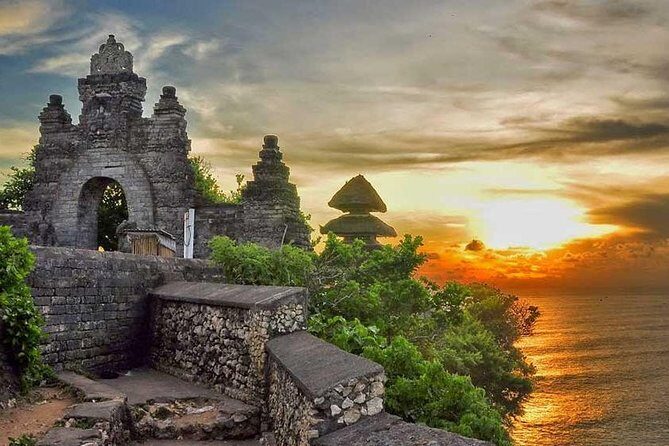 Halfday Tour:Uluwatu Temple,Kecak Dance and Dinner Jimbaran Beach with Transport - Key Points