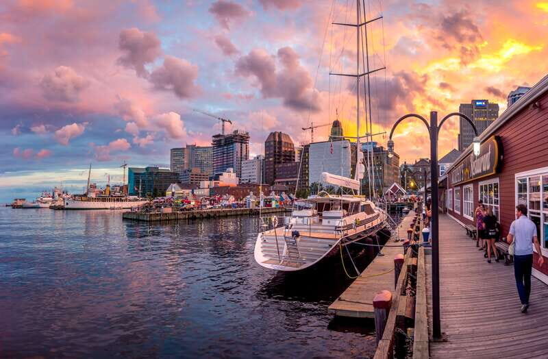Halifax: Peggy's Cove Small Group Night Tour with Dinner - The Experience from Your Perspective