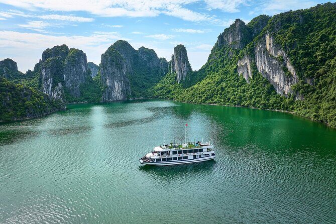 Halong 5-Star Day Cruise, Buffet, Cave, Kayak, Swimming - A Complete Look at the Halong 5-Star Day Cruise