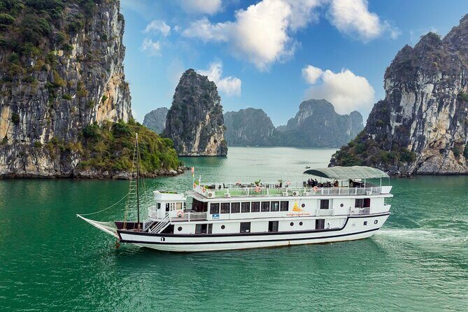 Halong Bay 2D1N Traditional Boat All Inclusive Suppring Cave,Titop,Luon Cave - An In-Depth Look at the Halong Bay 2D1N Tour