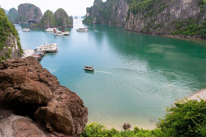 Halong Bay 2D1N Traditional Boat All Inclusive Suppring Cave,Titop,Luon Cave - FAQ