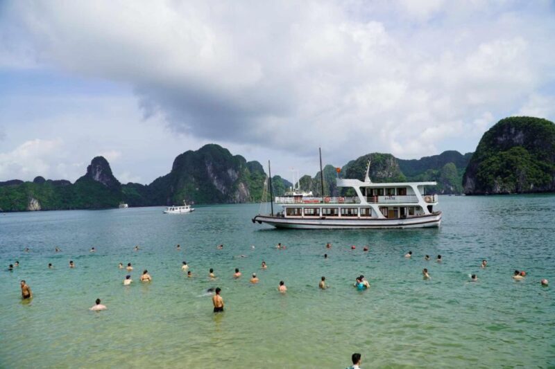 Halong bay 6 hours deluxe cruise trip, lunch, kayaking, swim - Key Points