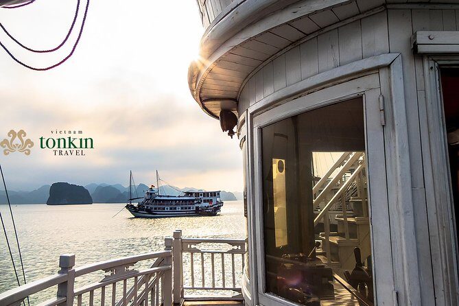 Halong bay Boutique Cruise 2D/1N tour: Kayaking, swimming, Titop island & cave - Authenticity and Comfort