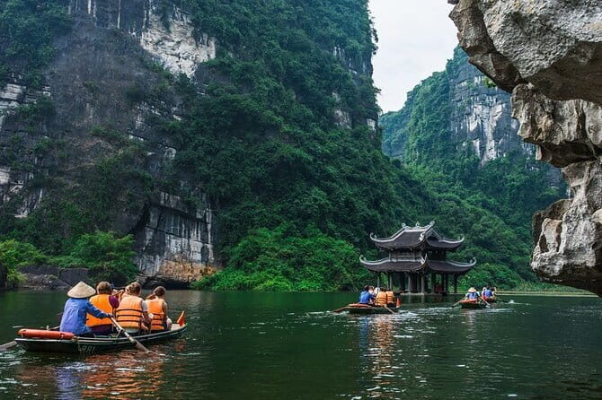 Halong bay Cruise Day Trip: Kayaking, Swimming, Surprise cave & Titop island - The Sum Up