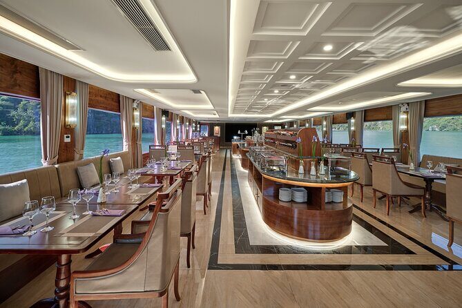 Halong Bay Cruise with Jacuzzi Lunch and Limousine - Detailed Breakdown of the Itinerary