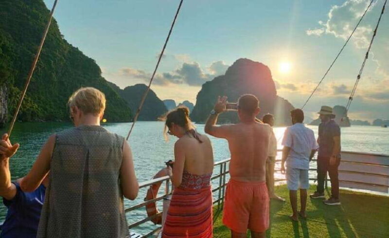 Halong Bay: Day Cruise with Lunch and Kayak from Ninh Binh - The Experience in Detail
