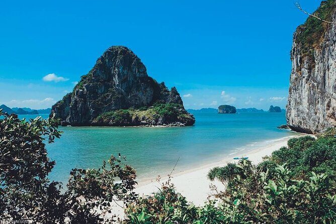 Halong Bay Day Trip 6-Hour Cruise Tour [Round-Trip Highway] With Lunch, Sea Kayak or Bamboo Boat (Row Boat) - Considering the Experience: Value and Experience