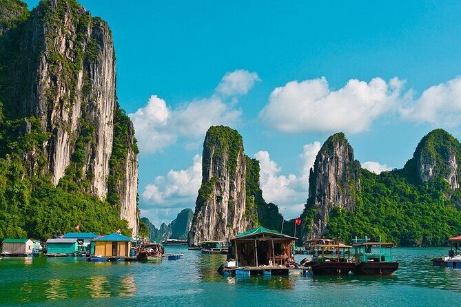 Halong Bay Deluxe Cruise with Lunch, Kayaking & Cave Tour - A Complete Guide to the Halong Bay Deluxe Cruise Experience