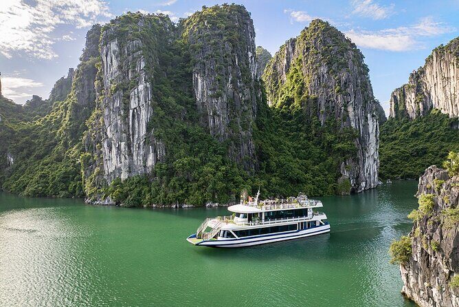 Halong Bay Full-Day Luxury Cruise with Buffet Lunch and Kayaking - An Introduction to the Experience