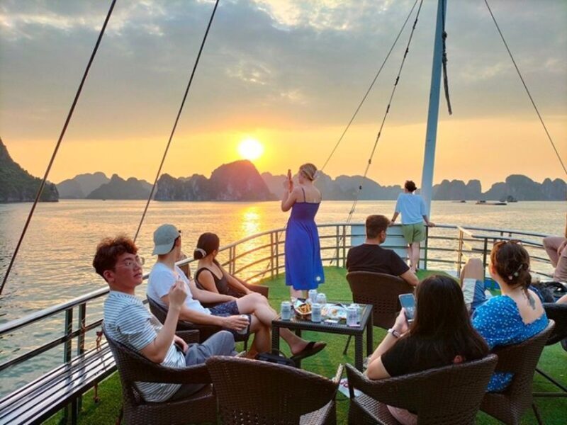 Halong Bay Full-Day Titop Island, Sung Sot & Luon Cave - Key Points