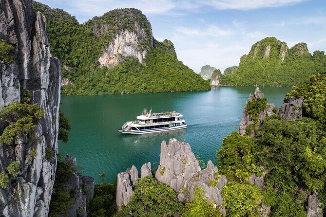 Halong bay Luxury Cruise Day Trip: Buffet Lunch & Limousine Bus - Environmental and Cultural Considerations