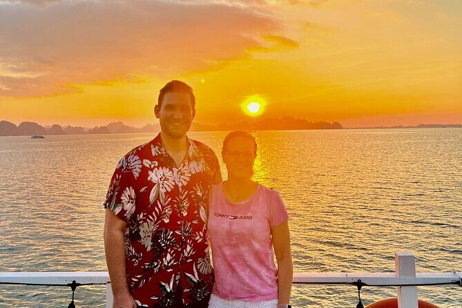 Halong Luxury Day Tour with Private Cabin from Hanoi - Adventure in Hang Luon Cave