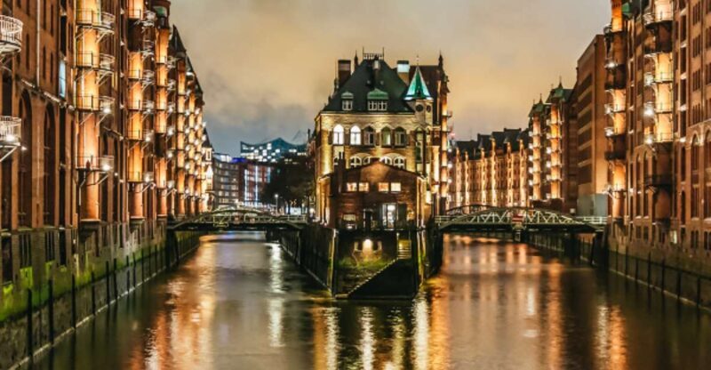 Hamburg: 1.5h Grand Harbor Evening Lights Cruise - Key Points
