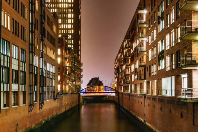 Hamburg: 1.5h Grand Harbor Evening Lights Cruise - Setting the Scene: Hamburg at Night