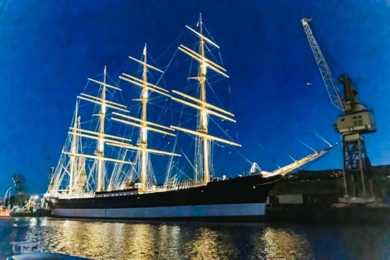 Hamburg: 1.5h Grand Harbor Evening Lights Cruise - Navigating Price and Value