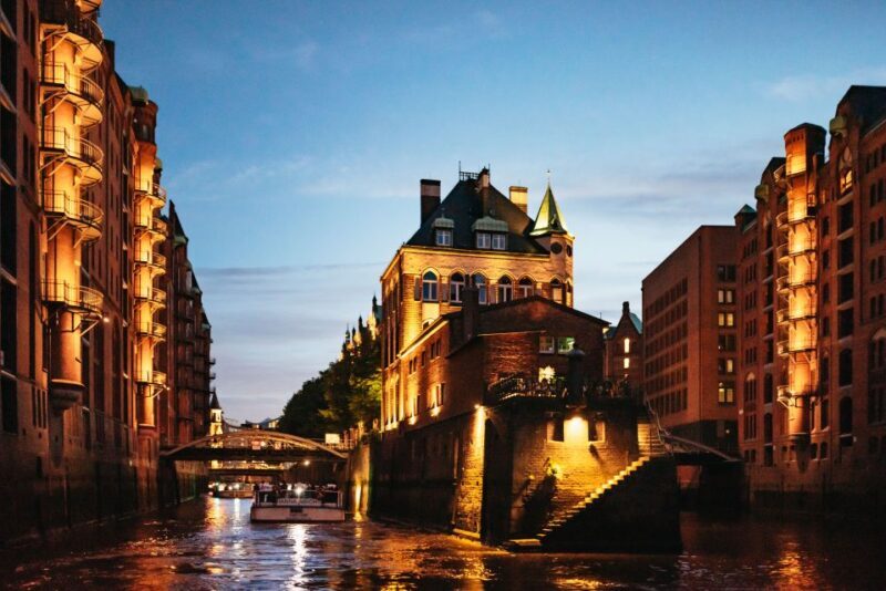 Hamburg: 1-Hour Harbor Evening Lights Cruise - The Itinerary in Detail