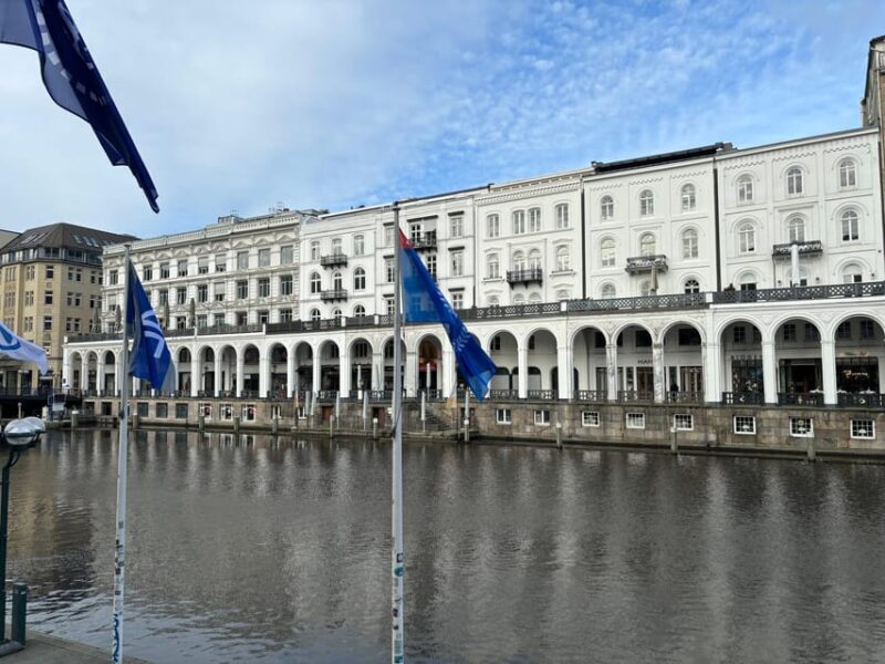 Hamburg: 1-Hour Sightseeing Bus Tour with Live Guide - Who Is This Tour Best For?