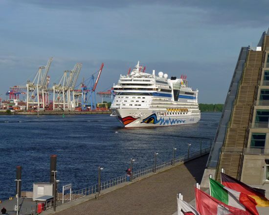 Hamburg: 2-Hour Tour Along the Elbe - Practical Details & Tips for Travelers
