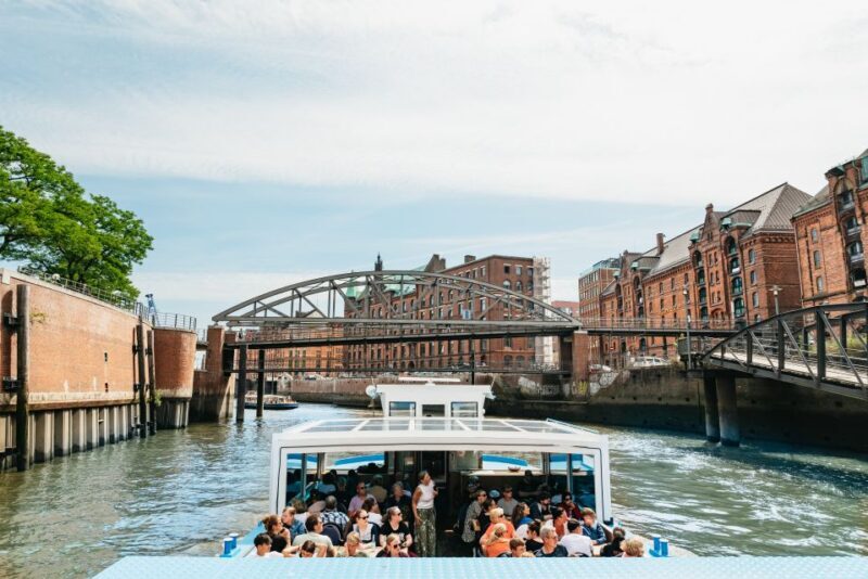 Hamburg: 2-Hour XXL Port of Hamburg Cruise Tour - Starting Point and Logistics