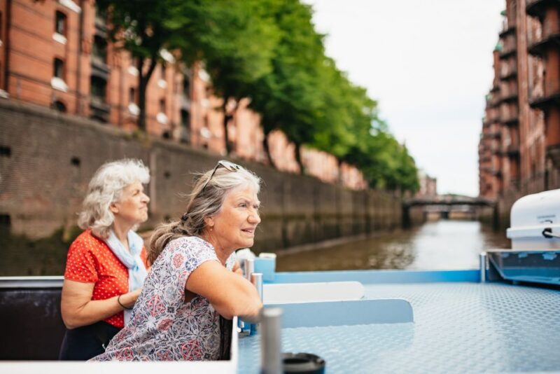 Hamburg: 2-Hour XXL Port of Hamburg Cruise Tour - Authenticity and Authentic Experience