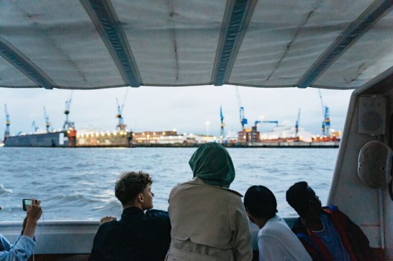 Hamburg: 90-Minute Evening Lights Harbor Cruise - FAQs