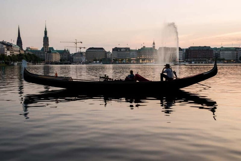 Hamburg: Alster Lake public Tour in a Real Venetian Gondola - A Hands-On Look at the Experience