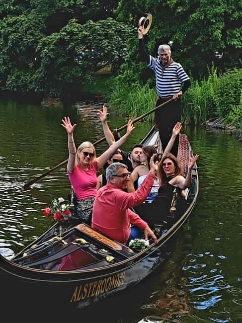 Hamburg: Alster Lake public Tour in a Real Venetian Gondola - How the Tour Values Its Price