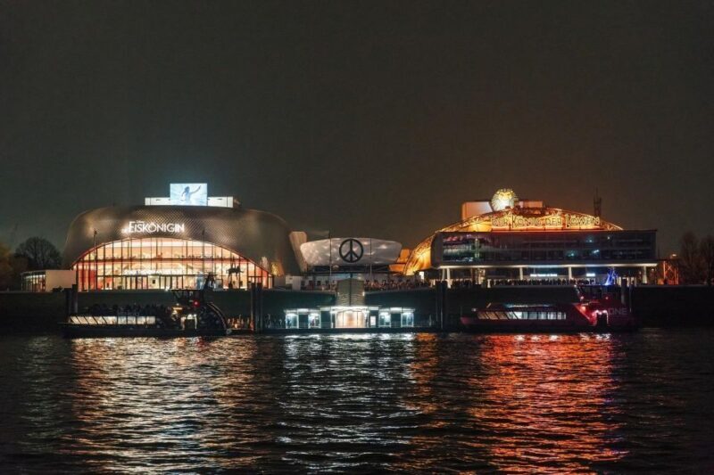 Hamburg Combi: 1,5h Evening Cruise & 2h Reeperbahn Tour - The Experiences Value