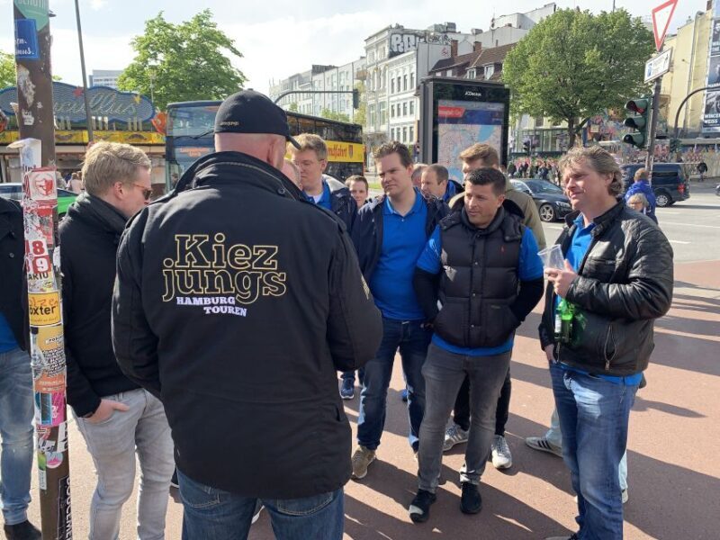 Hamburg: Die große Reeperbahn Tour mit den Kiezjungs - Exploring Hamburg’s Reeperbahn with the Kiezjungs