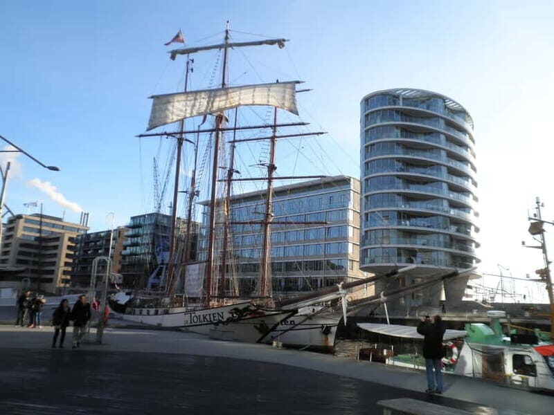 Hamburg: Exclusive Tour by Limousine with Chauffeur - Authentic Traveler Insights