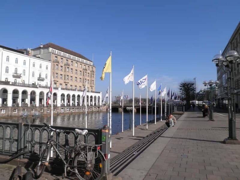 Hamburg: Exclusive Tour by Limousine with Chauffeur - Who Will Benefit Most?