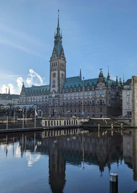Hamburg: Guided Tour in French, the essentials in 2,5 hours! - Key Points