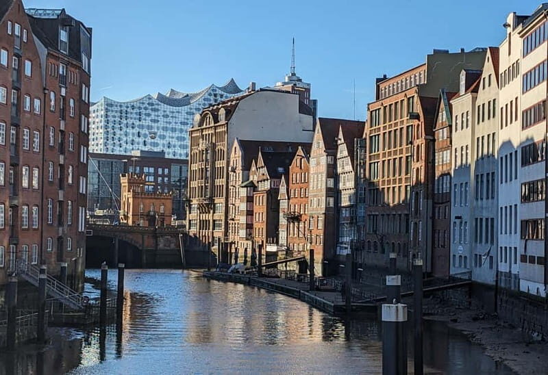 Hamburg: Guided Tour in French, the essentials in 2,5 hours! - In-Depth Look at the Sights