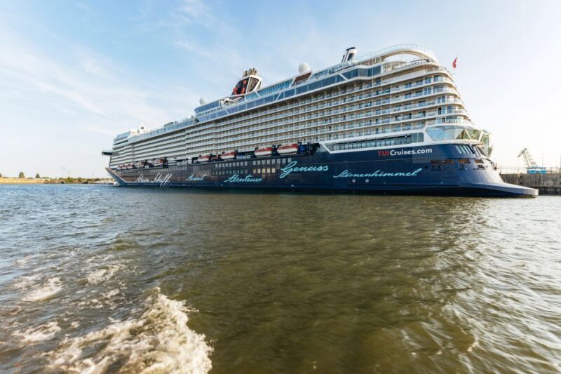 Hamburg: Harbor Cruise with Wine and Cheese - Breaking Down the Itinerary