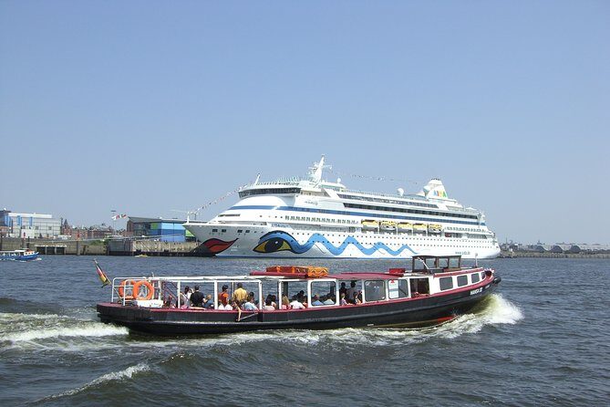 Hamburg harbor tour with a barge - The itinerary in detail
