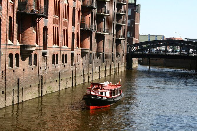 Hamburg harbor tour with a barge - Who will most enjoy this harbor tour?