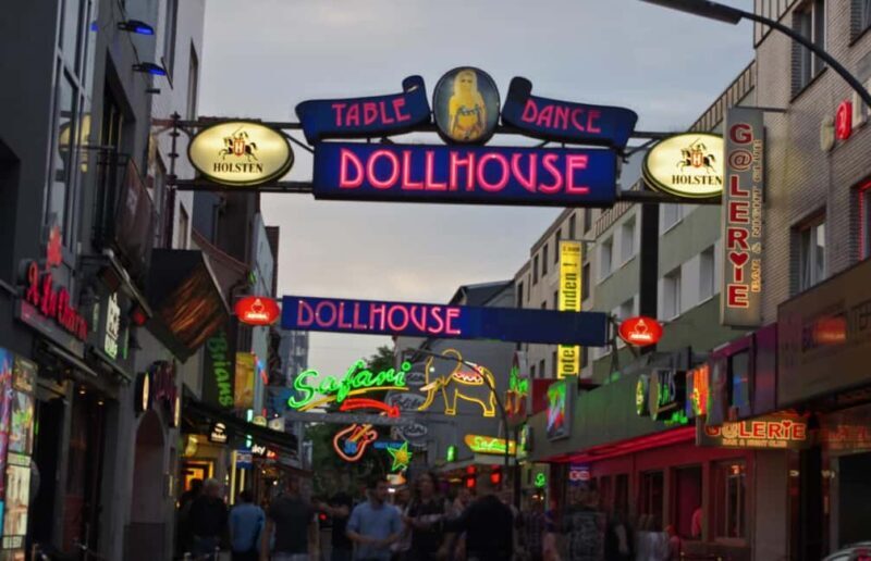 Hamburg: Kiez & Dollhouse: The legendary Reeperbahn tour - Key Points