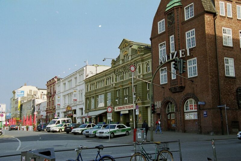 Hamburg: Line F Hop-On Hop-Off Bus and Boat Tour - FAQ