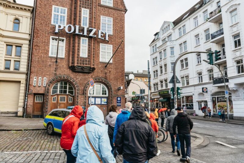 Hamburg: Lust, Luden & Die Große Freiheit Tour - Enjoying the Atmosphere: Clubs, Shops & Bars