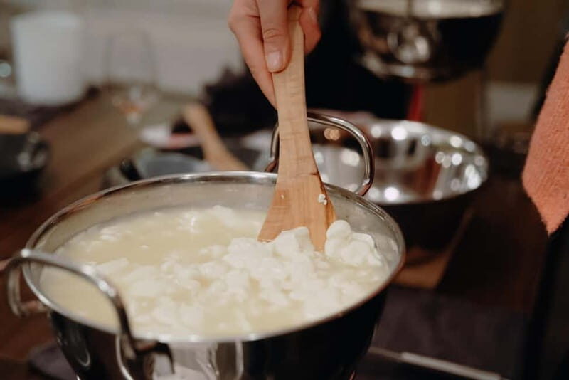 Hamburg: Mozzarella course with accompanying wines (Alte Schmiede Ottensen) - Frequently Asked Questions