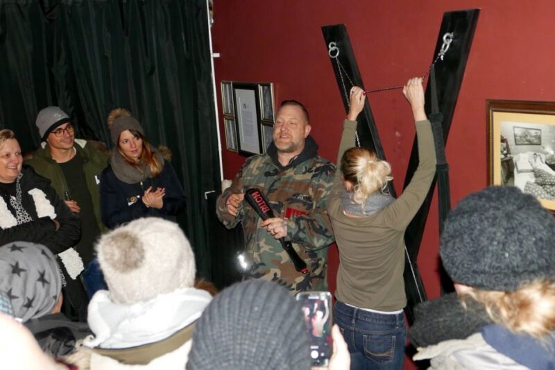 Hamburg: Olivia Jones Tour with Iconic Barker Fabian - Ending at Olivia Jones Bar or Kiez Oase