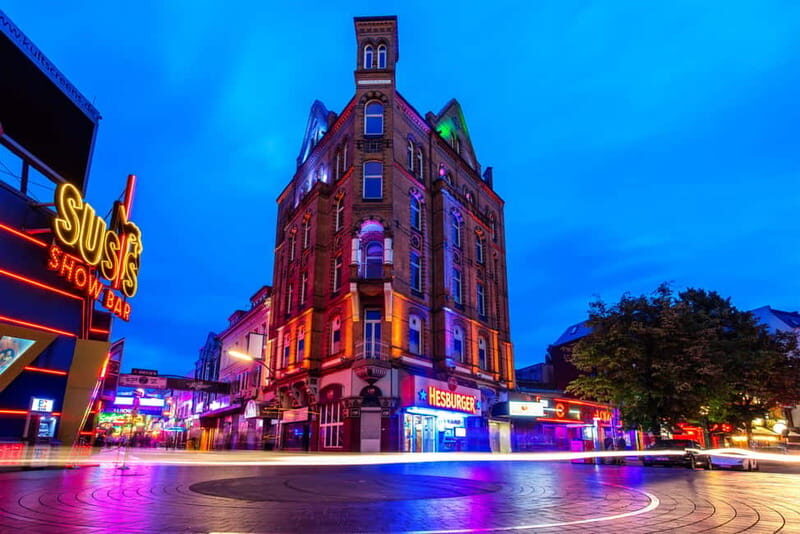 Hamburg: Pamela unpacks! - Kieztour with a drag queen - An In-Depth Look at the Hamburg Reeperbahn Tour with Pamela