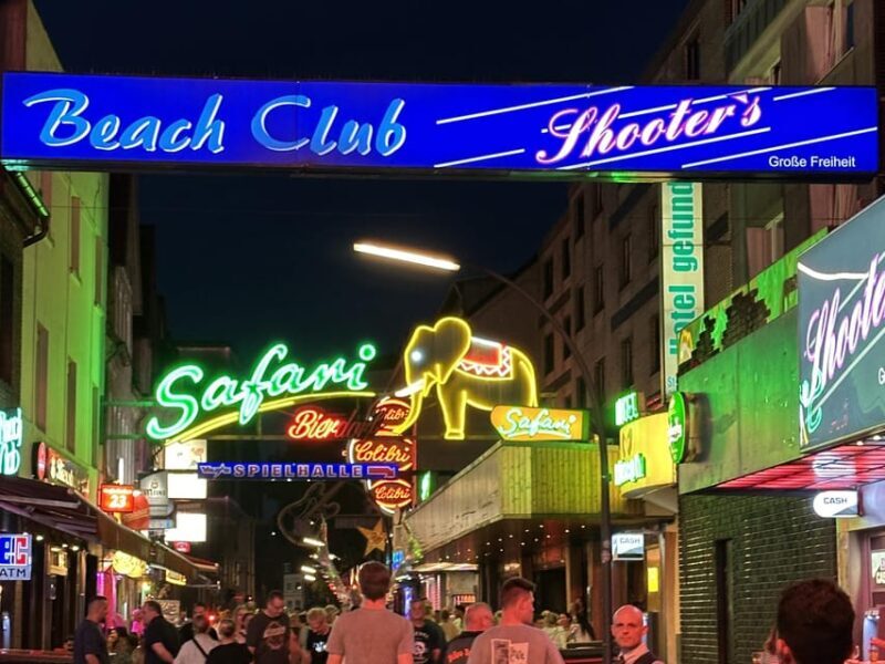 Hamburg: Reeperbahn pub crawl with insider-guide & shots - Key Points