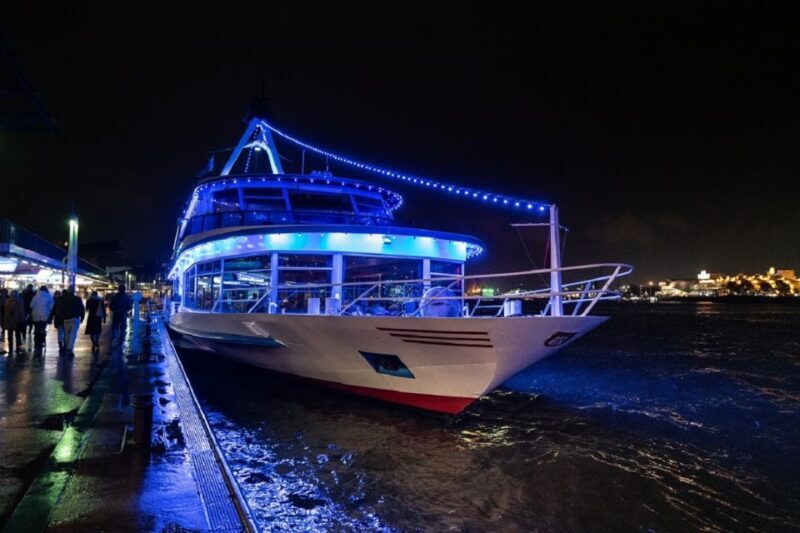 Hamburg: Saturday Night Boat Party - Key Points